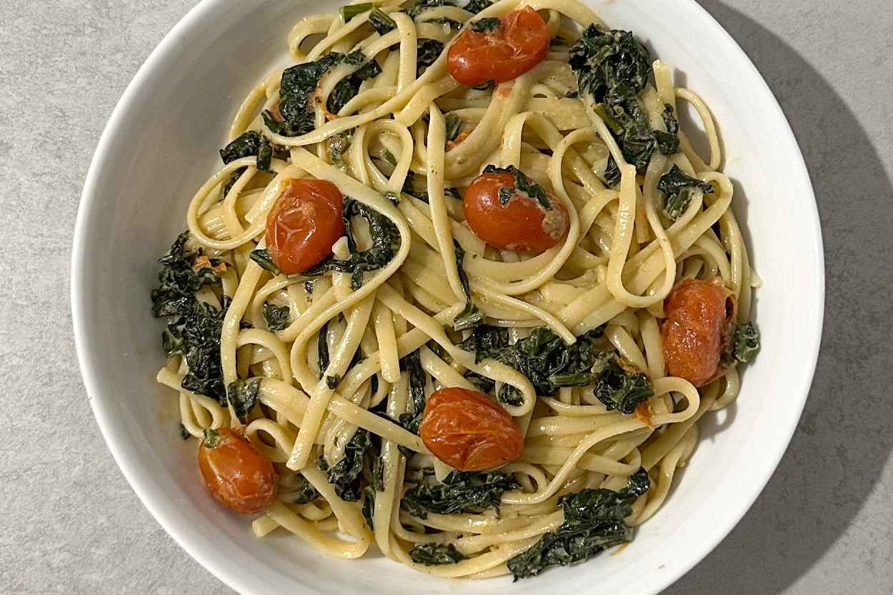 Creamy Spinach Linguine Pasta Recipe - Tasty Recipe Time